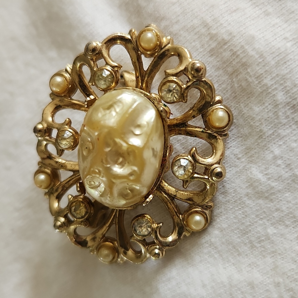 Vintage Coro Brooch Gold Tone, Pearl And Rhinestones - Gem